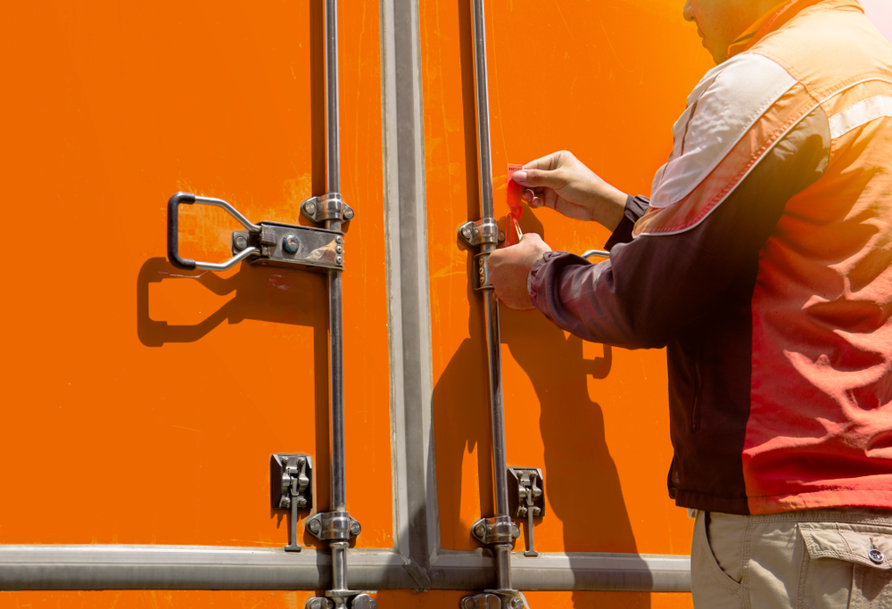 Theft and smuggling in 2021: How thieves have cracked the container cargo seal - FleetUp